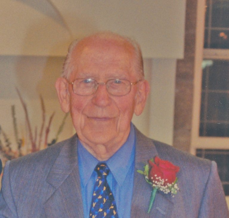 DOYEN. F. Marcel HEBERT, Canadien âgé de 99 ans, est le doyen de la ...