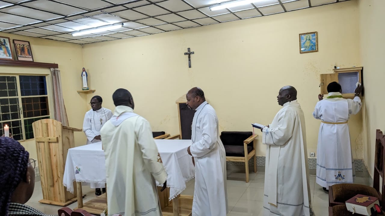 RWANDA : Communauté de KIRAMBO – bénédiction du nouveau mobilier ...